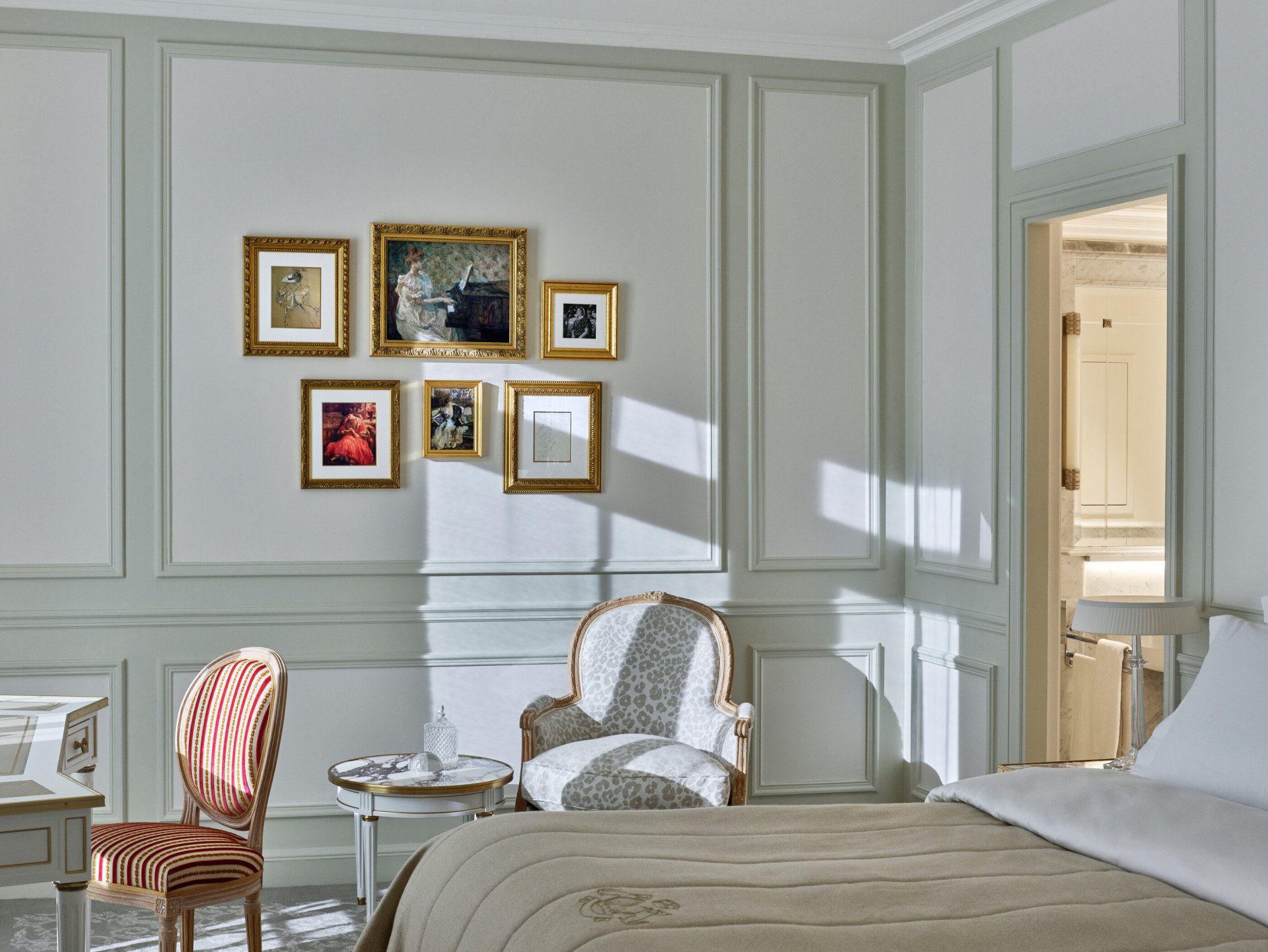 Deluxe Room at Le Meurice | Dorchester Collection